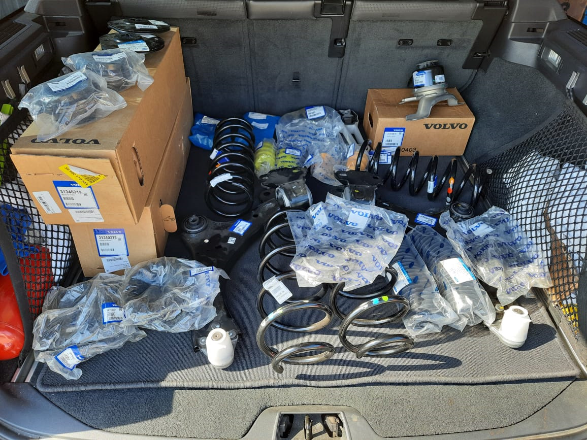 Mix FOUR-C & Police Suspension — Volvo XC70 III, 2,4 л, 2013 года ...