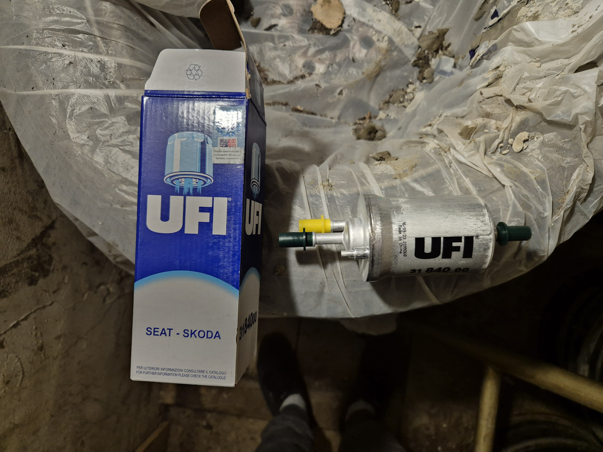 Замена топливного фильтра 1.2tsi — Skoda Fabia Mk2, 1,2 л, 2012 года ...