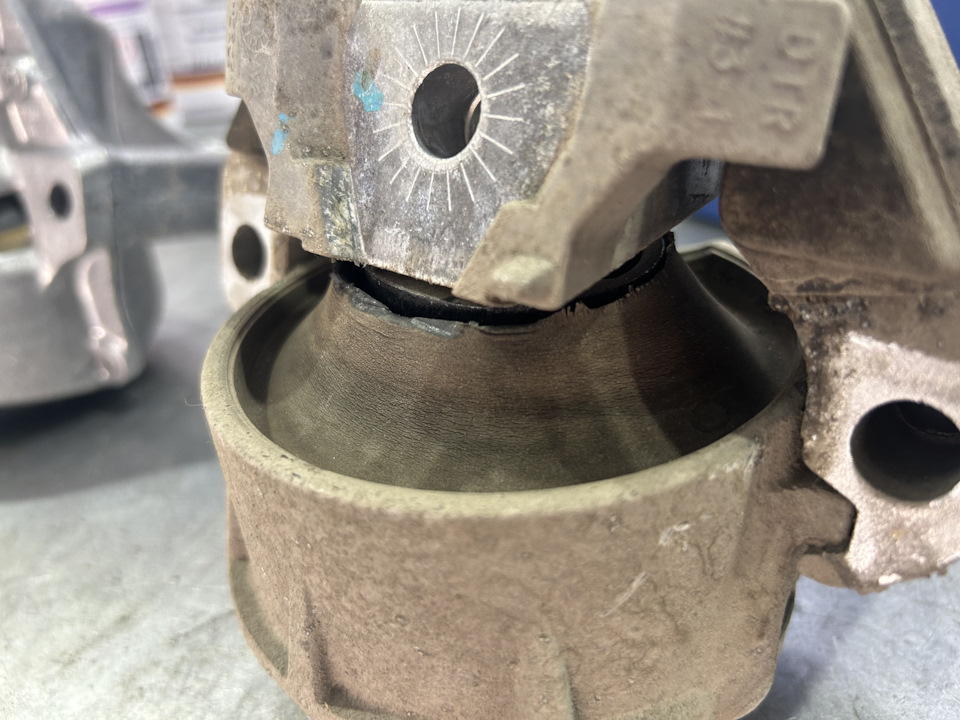 Борьба с вибрацией (замена опор двигателя) — Audi A6 (C7), 2 л, 2016 ...