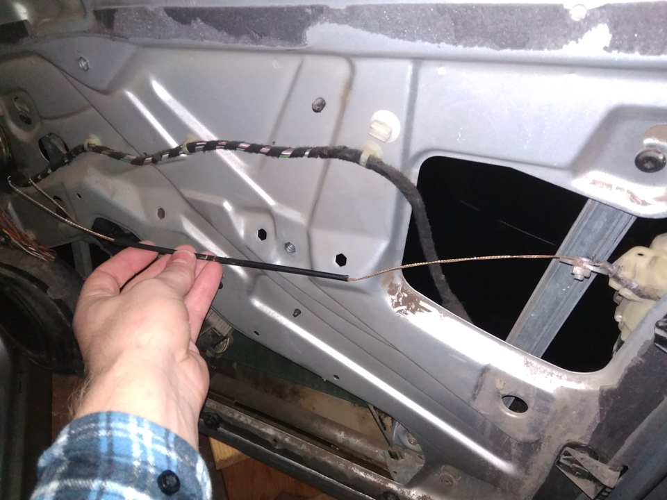 Замена тросика ручки передней двери. Зима 1 — Skoda Octavia A4 Mk1, 1,9 ...