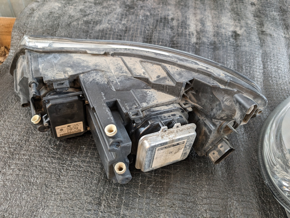 Комплект адаптивный фар Skoda Octavia A5 FL на Skoda Octavia Combi A5 ...
