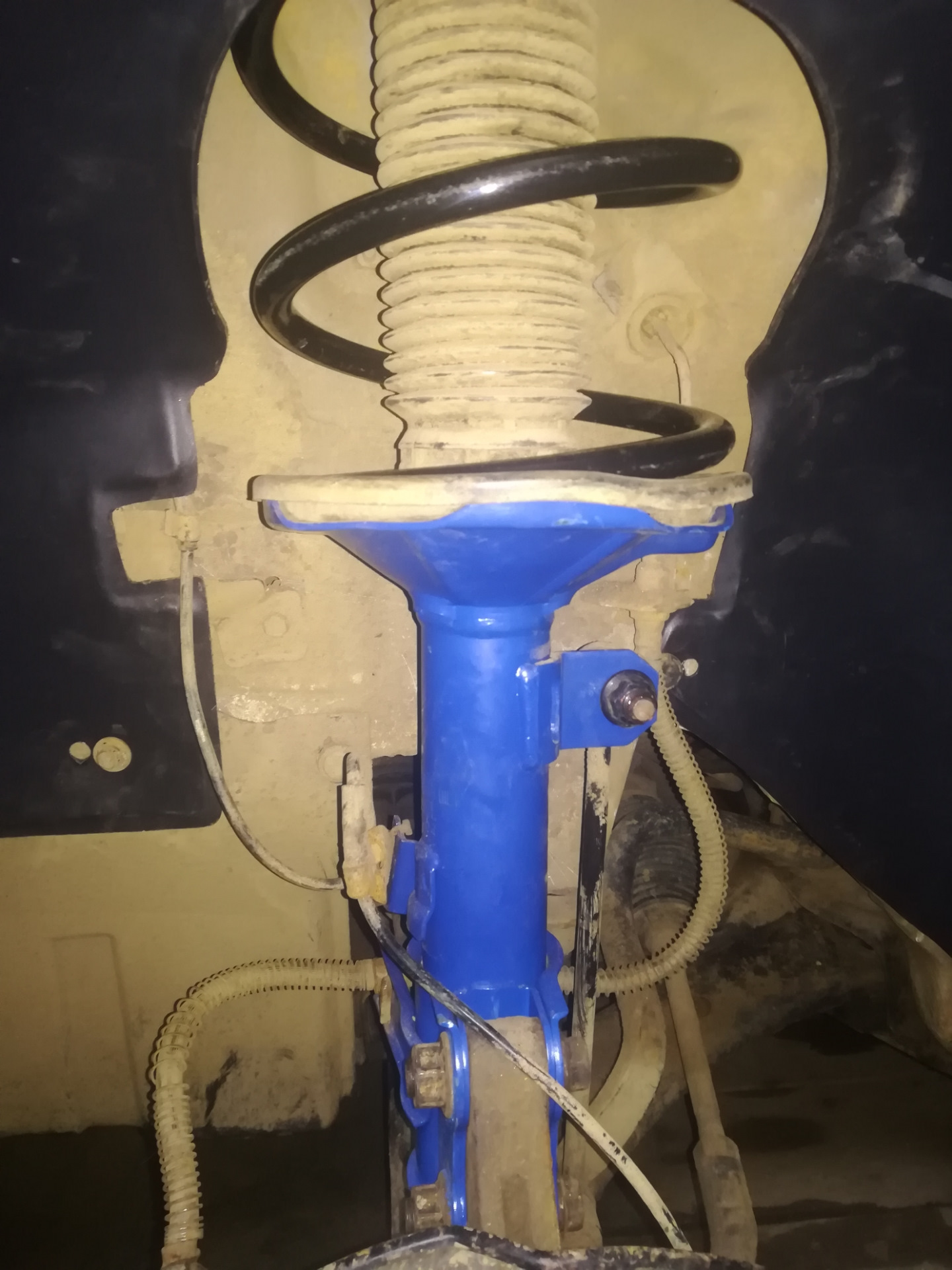 Замена амортизаторов — Geely Emgrand EC7 FE-1, 1,8 л, 2013 года ...