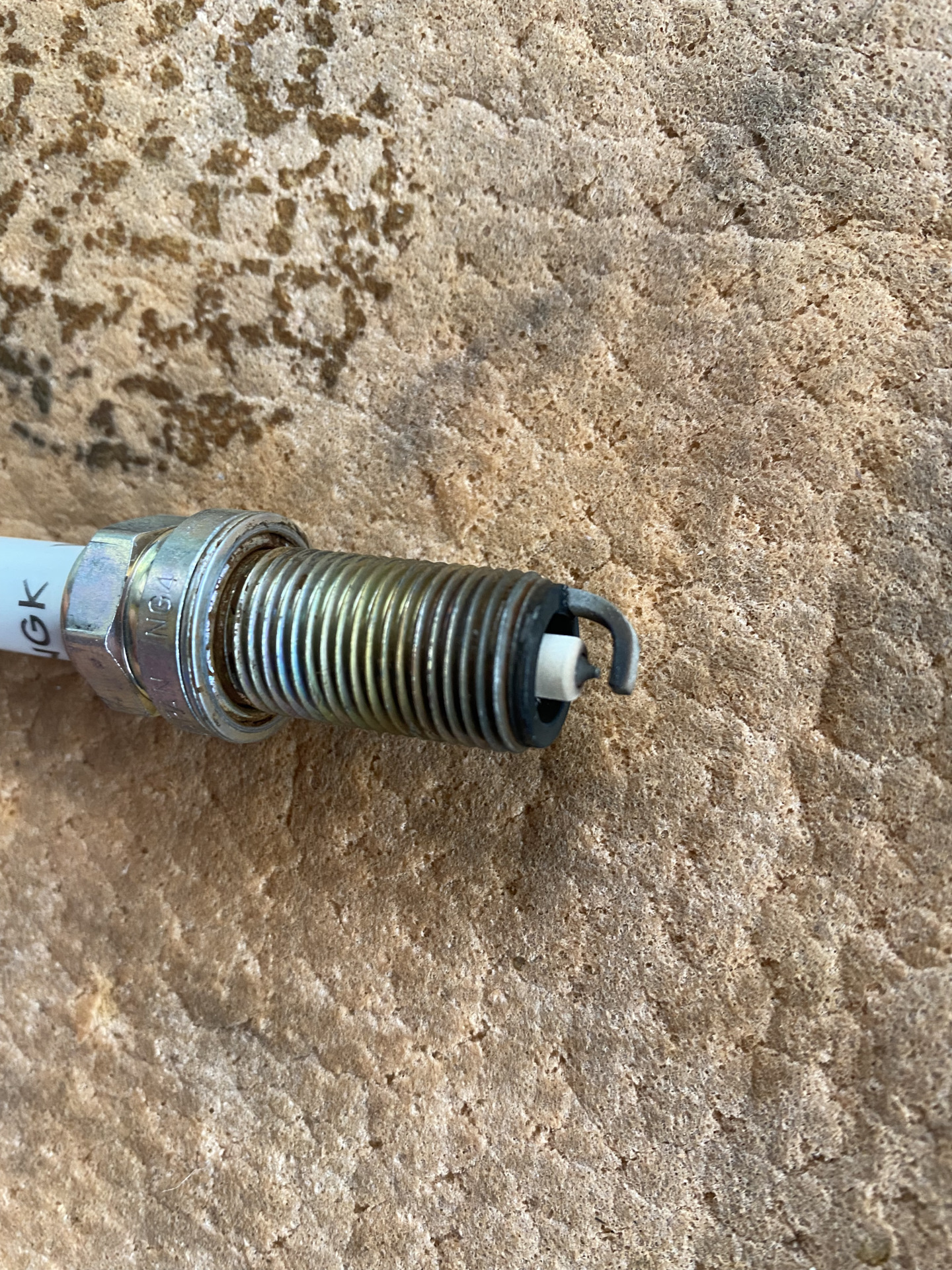 Замена свечей и лампы ближнего света — Skoda Octavia A7 Mk3, 1,8 л ...