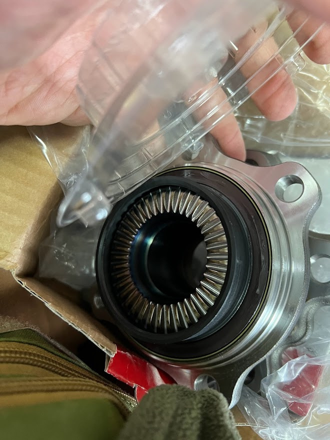 При замене ступицы обнаружил неприятность + поменял стойку ...