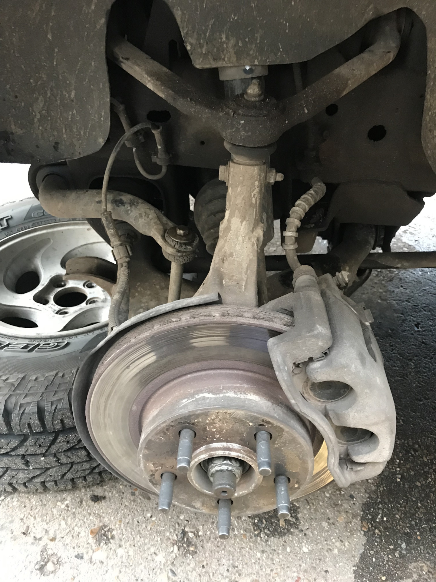 Замена передних амортизаторов — Ford Explorer (2G), 4 л, 1995 года ...