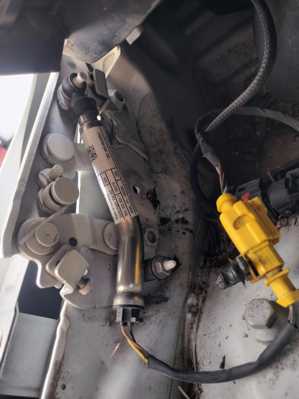 5NA823823F Пиропатрон капота VAG | Запчасти на DRIVE2