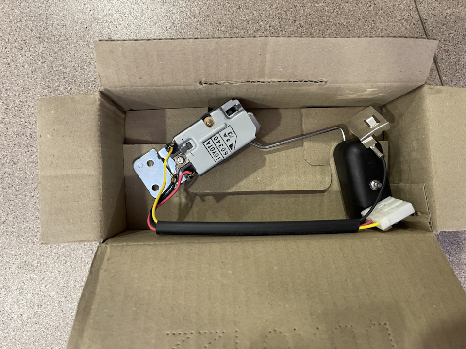 Замена датчика уровня топлива — Lexus LX (UZJ100), 4,7 л, 2004 года ...