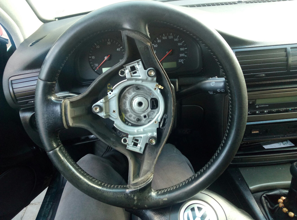 руль — Volkswagen Passat B5, 1,9 л, 1999 года | аксессуары | DRIVE2