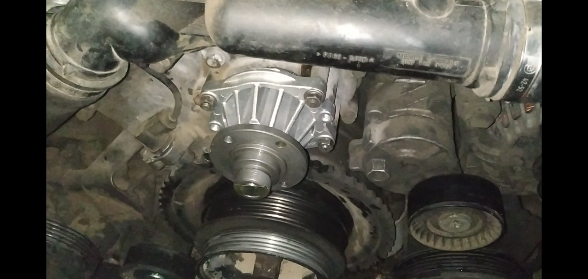 Замена помпы HEPU — BMW 5 series (E39), 2 л, 1998 года | своими руками ...