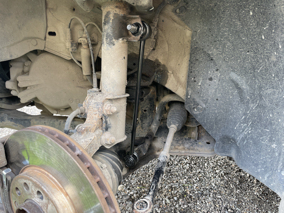 Замена стоек стабилизатора — Opel Astra H, 1,8 л, 2006 года ...