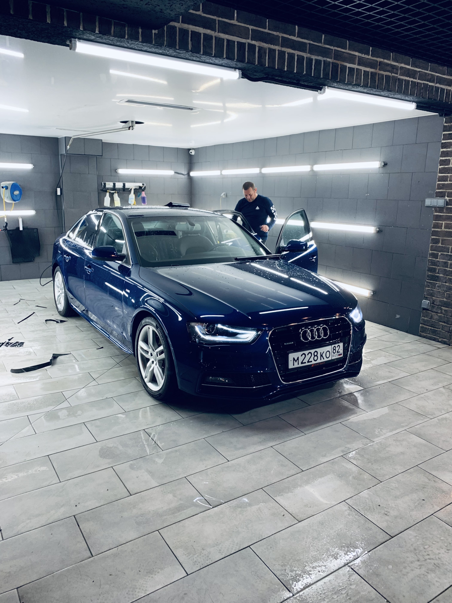 Тонировка задней полусферы Audi A4 B8.5 — Audi A4 (B8), 2 л, 2014 года ...