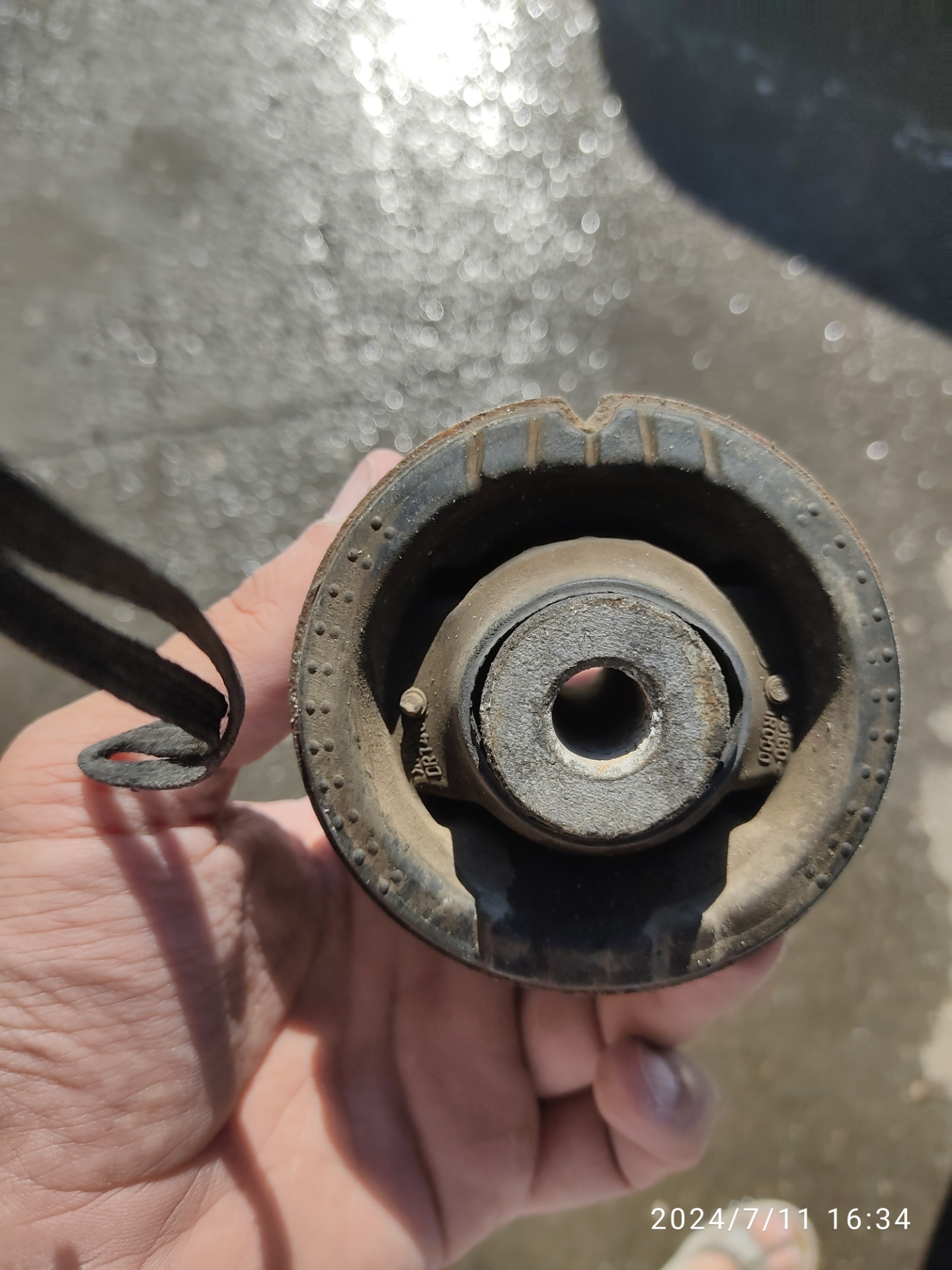 Замена сайлентблоков задней балки — KIA Rio 5-door (3G), 1,6 л, 2015 ...