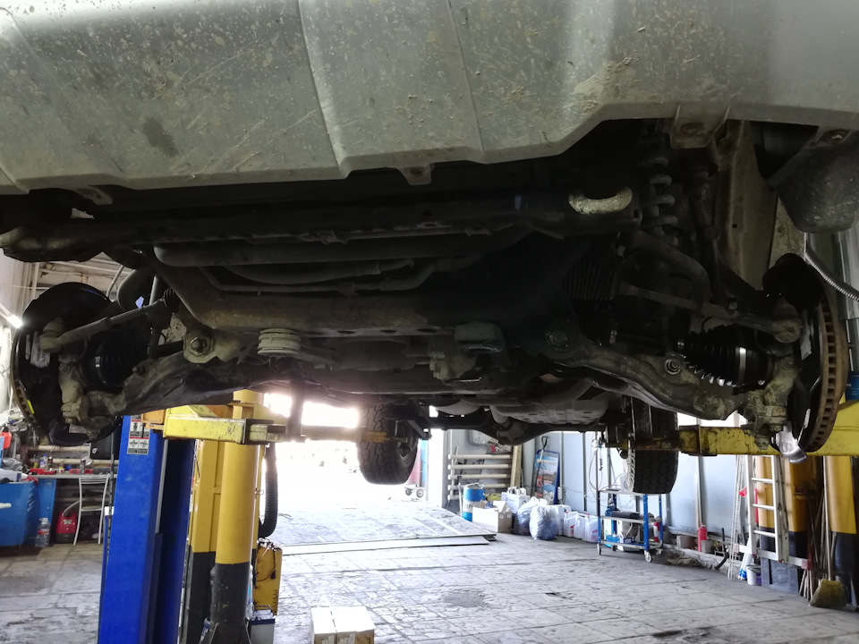 Замена приводов, тормозных щитков и нижних сайлентблоков. — Toyota Land ...