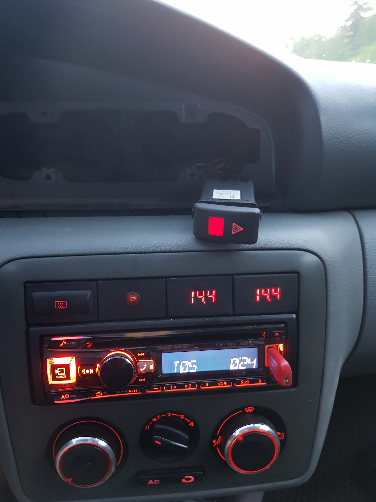 Смена Pioneer DEH-X5900BT на Alpine CDE-193BT — Skoda Octavia A4 Mk1, 1 ...