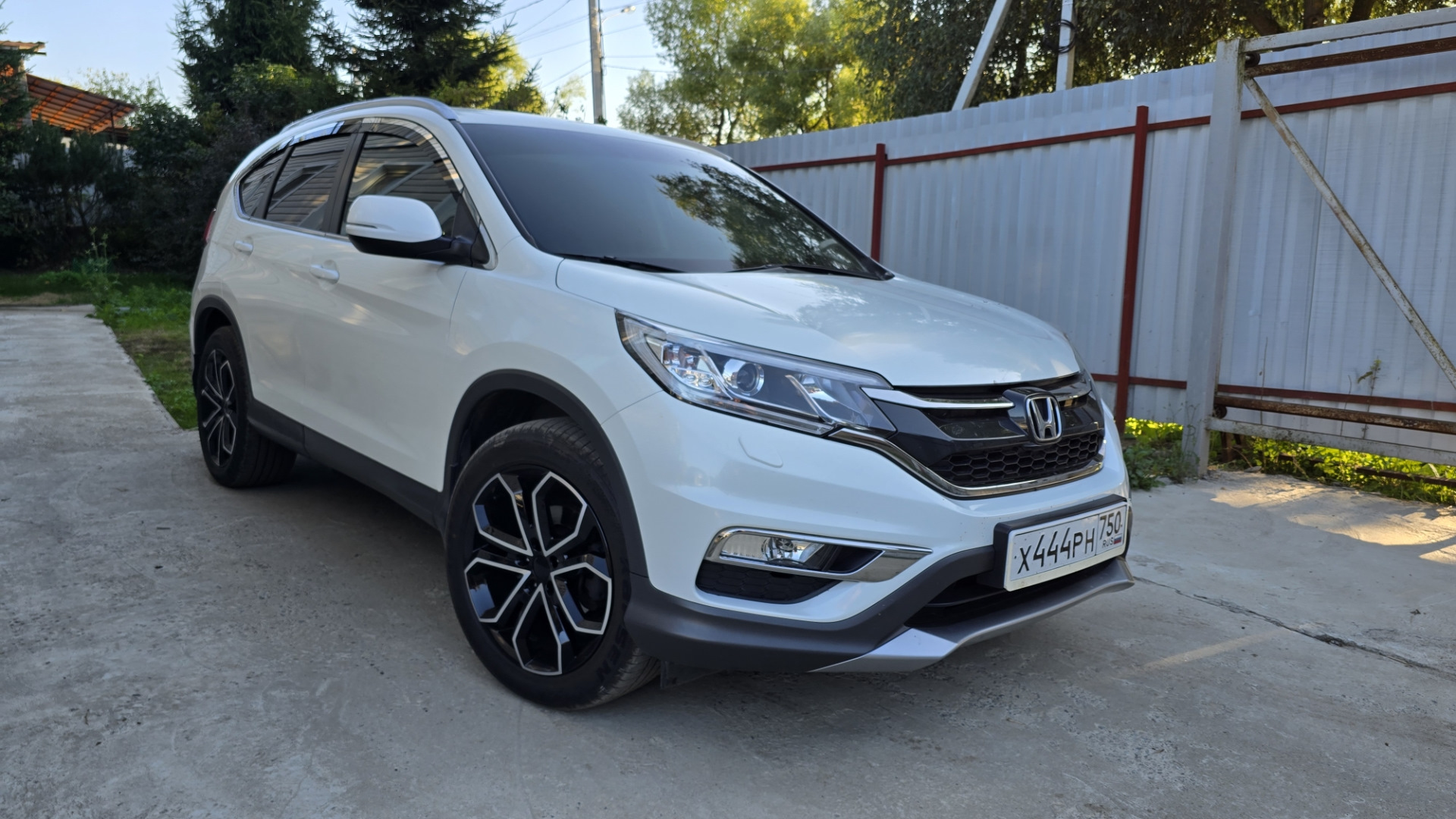 Заменил позорные выцевшие дефлектора, на новые. — Honda CR-V (RM), 2 л, 2017 года | стайлинг ...