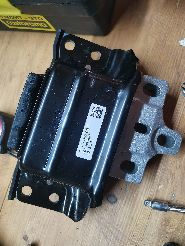 5QA199555F Подушка (опора) КПП VAG | Запчасти на DRIVE2