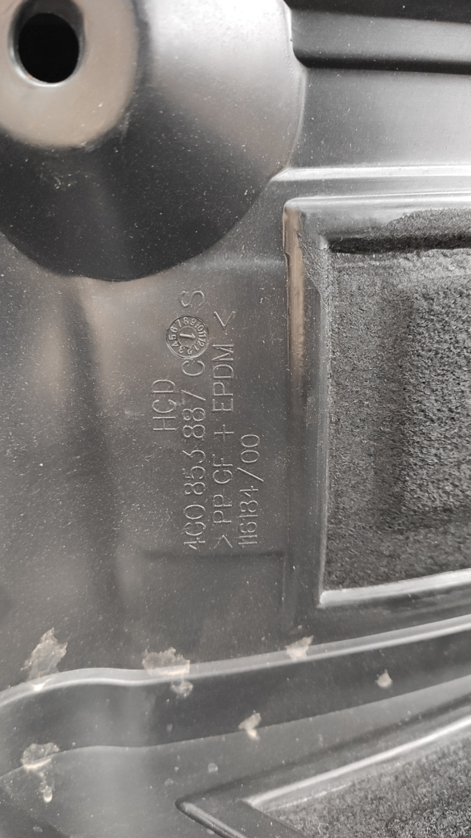 Замена задних колодок и передних спойлеров (локер, подкрылок) — Audi A6 ...