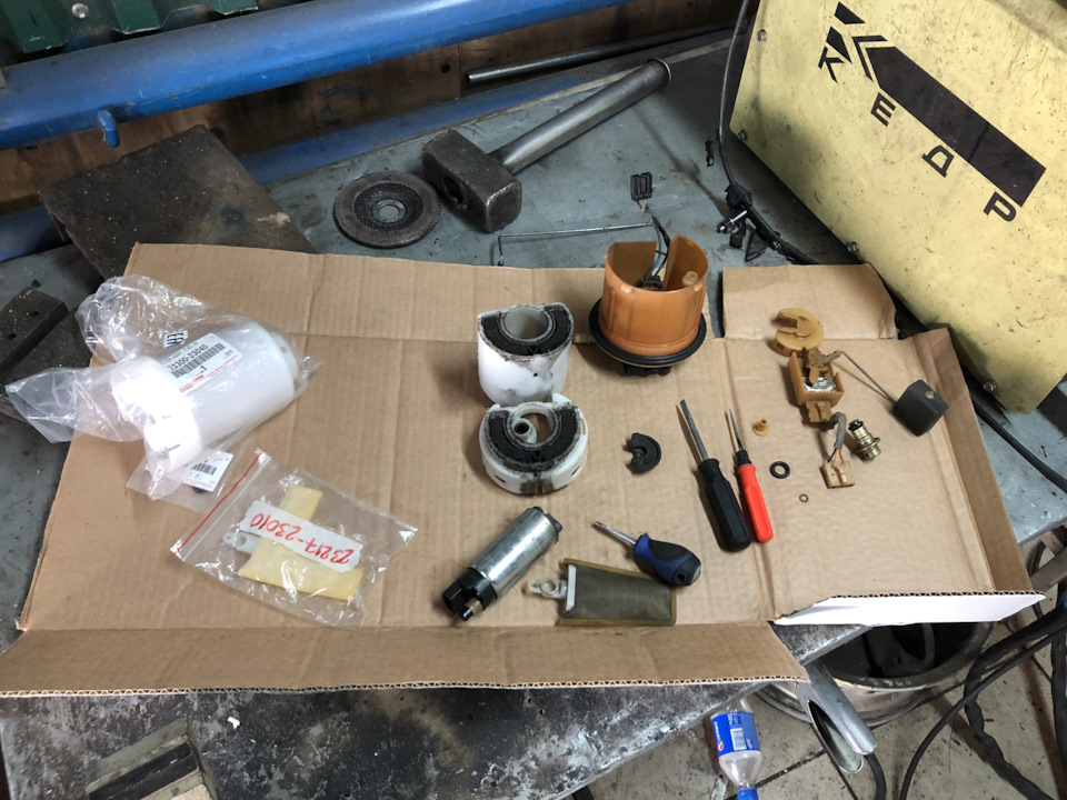 Топливный насос и фильтр — Toyota Celica (230), 1,8 л, 2003 года ...