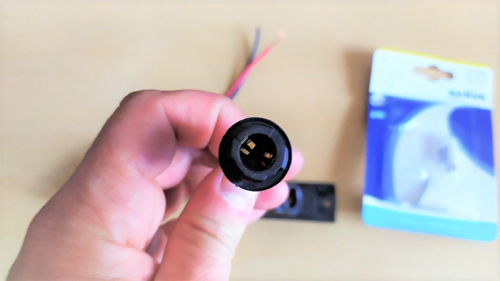 Ремонт подсветки номерного знака (замена патронов ламп) — Volvo S60 (1G ...