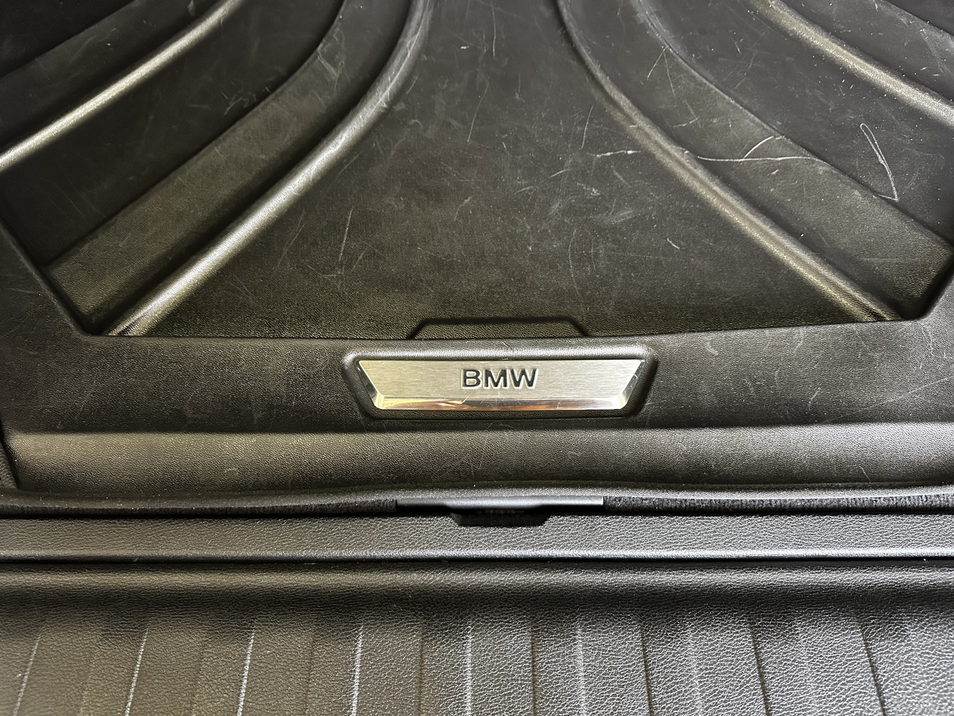 15. Фасонный коврик багажного отделения. — BMW X5 (F15), 3 л, 2015 года ...