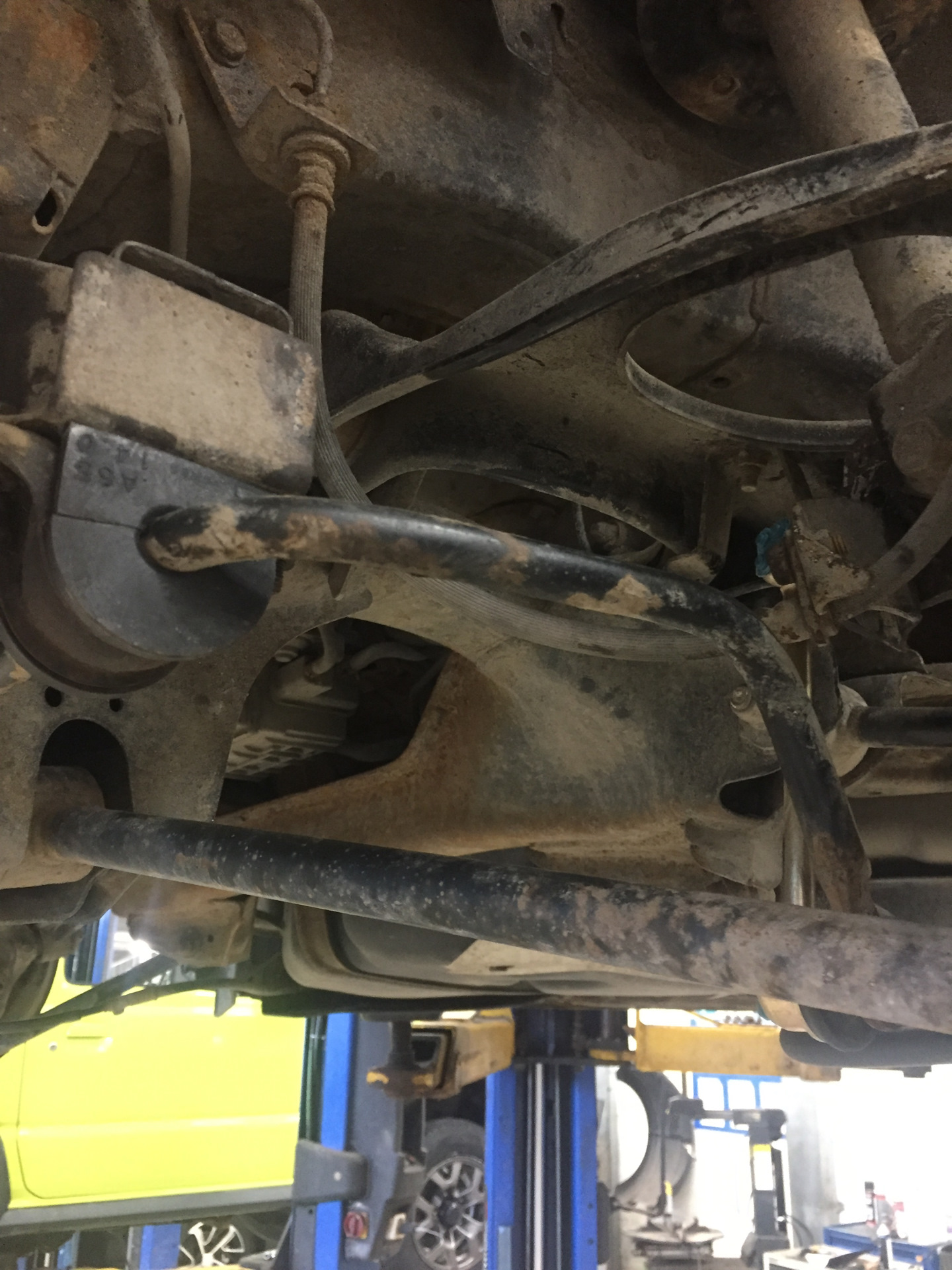 D2.37 Потек задний аморт и опять рулевой наконечник — Nissan Juke (1G ...