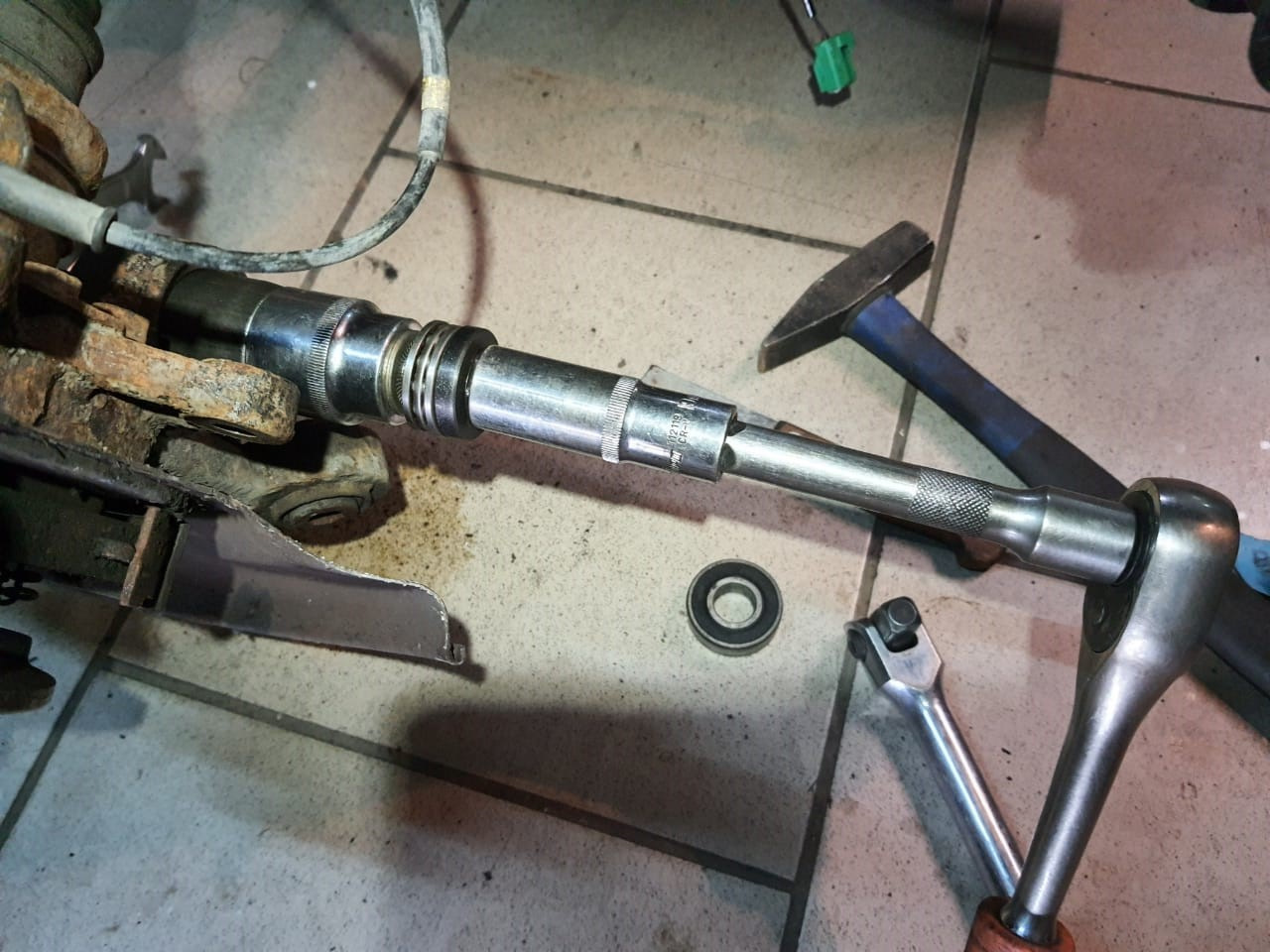 Снятие заднего подрамника и замена всех сайлентблоков задней подвески ...