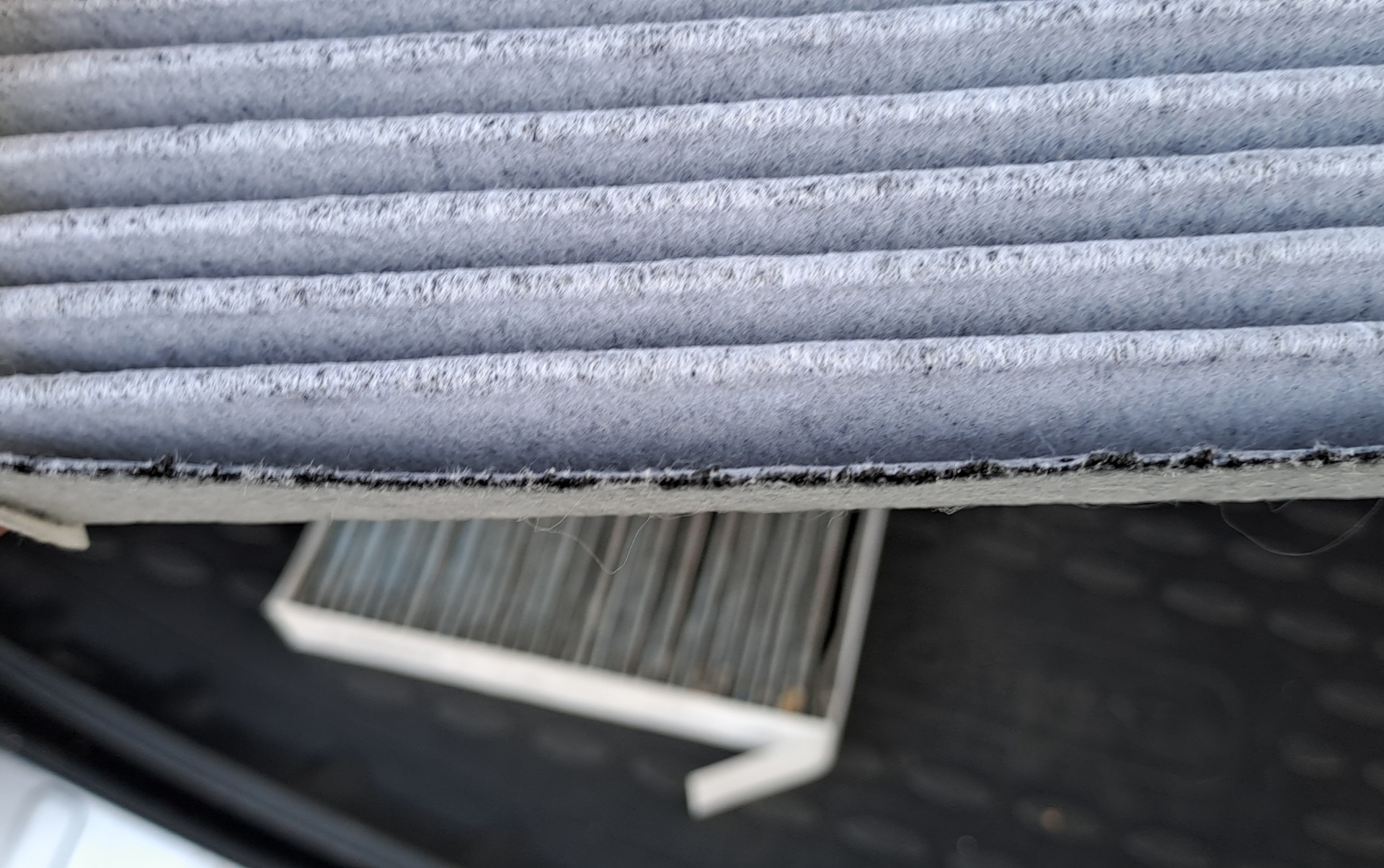 Заменил салонный фильтр — Geely Atlas Pro, 1,5 л, 2023 года | своими ...