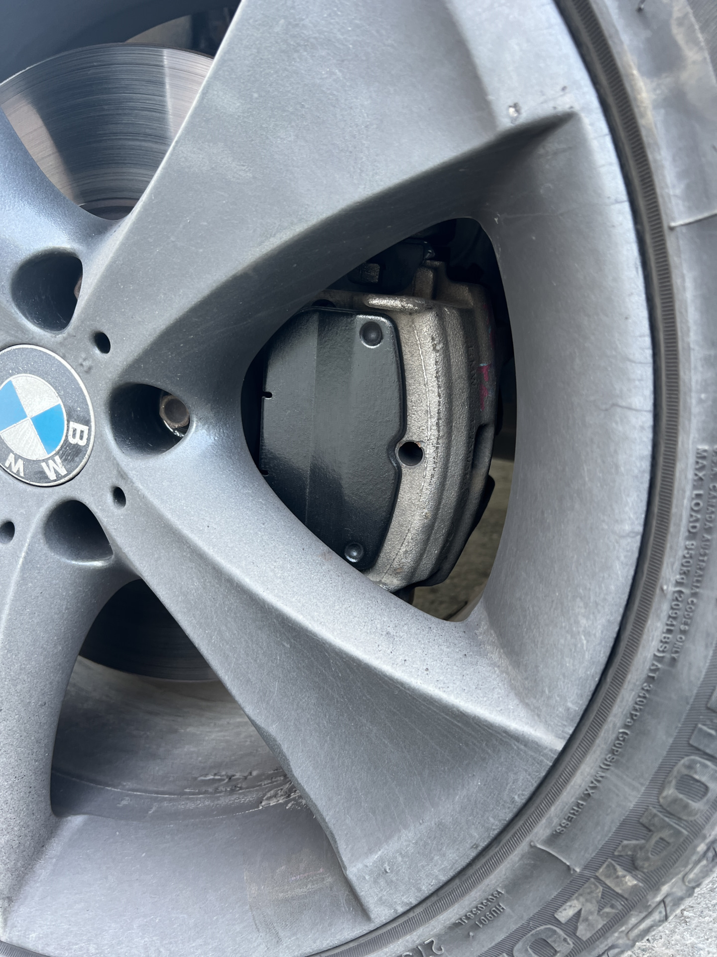 Замена передних суппортов и тормозухи — BMW X6 (E71/E72), 3 л, 2008 ...