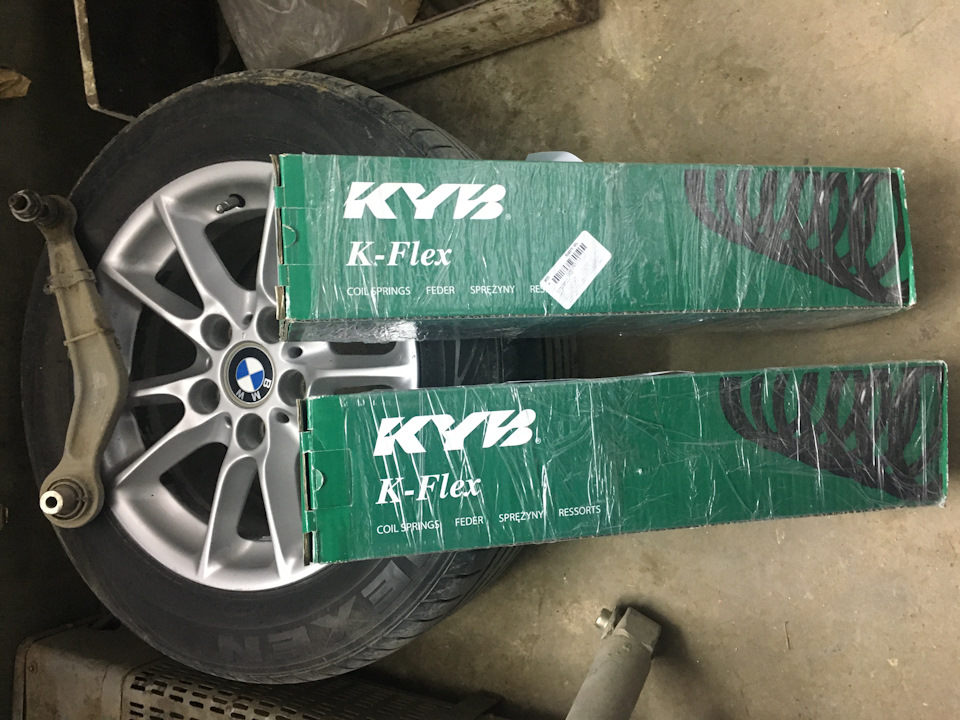 Замена задних пружин, втулок стабилизатора и стоек стабилизатора — BMW 5 series (E39), 2,5 л ...