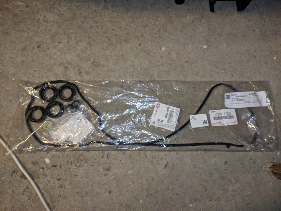 Заменил все резинки крышки ГБЦ — Toyota Auris (1G), 1,6 л, 2011 года ...