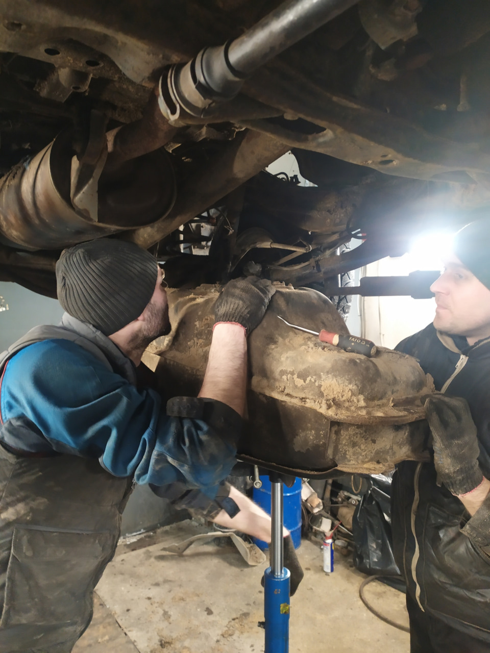 Замена топливного насоса. Замена масла мостах, двигателе. — Mitsubishi ...