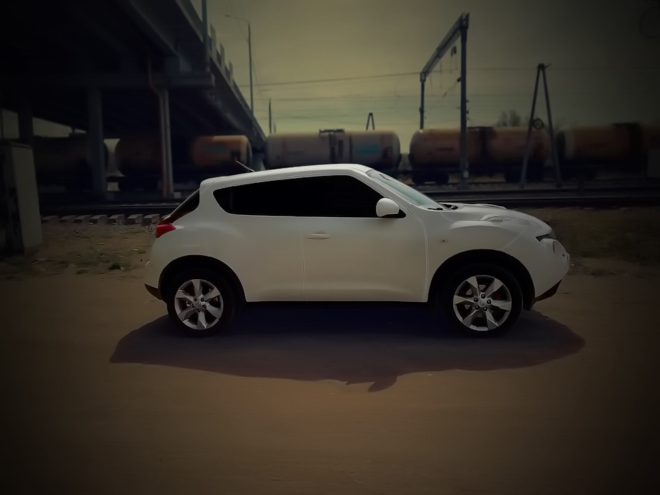 Подлокотник — Nissan Juke (1G), 1,6 л, 2011 года | аксессуары | DRIVE2