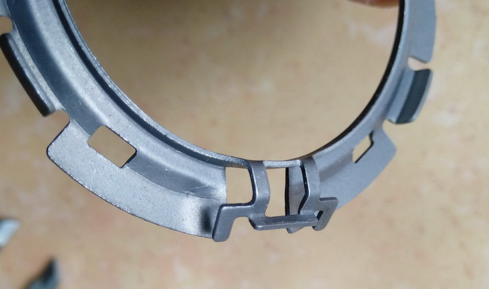 Renault. Держатель датчика ABS 47960BC00A. — Renault Scenic II, 1,5 л ...