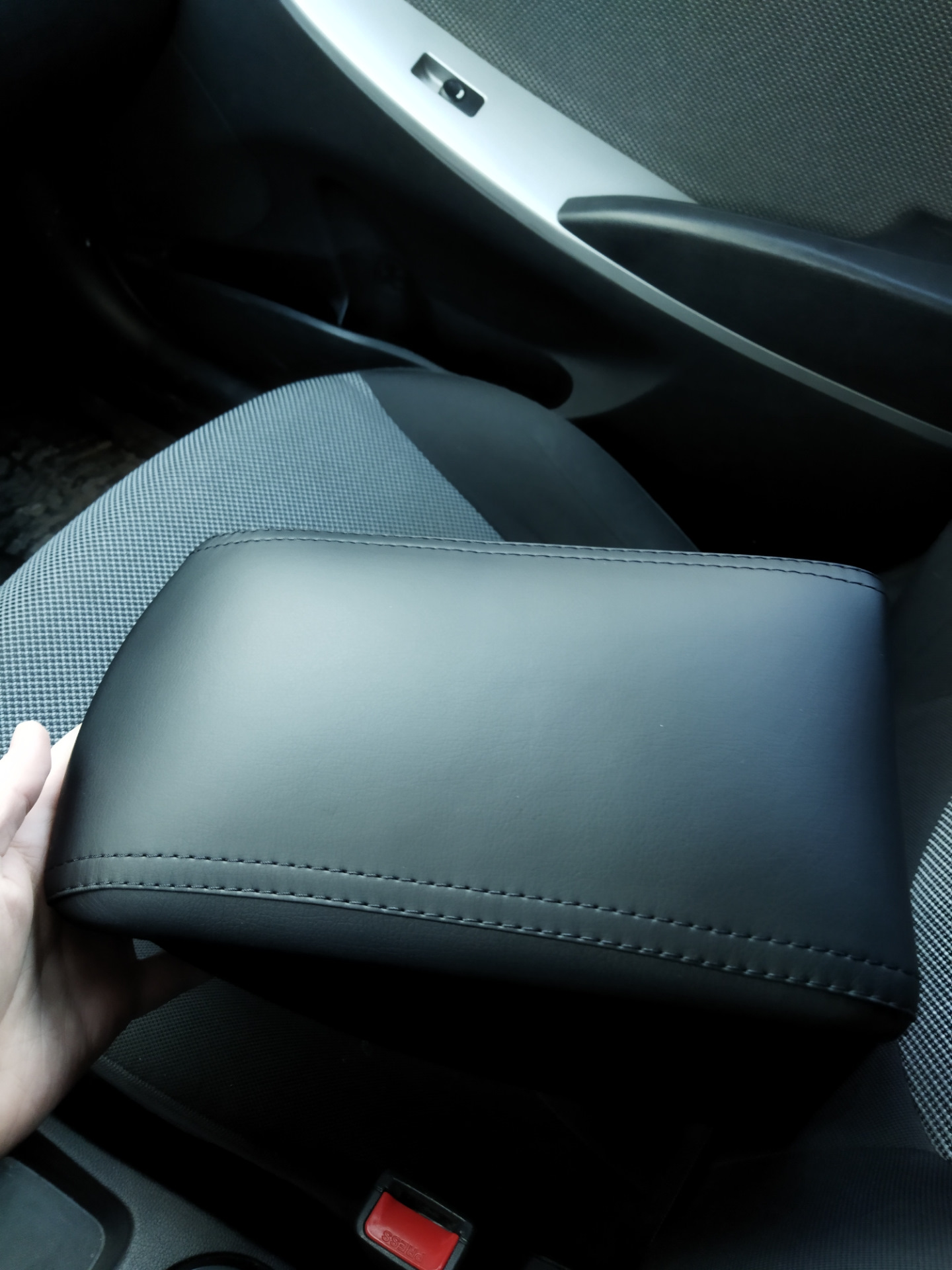 Подлокотник — Hyundai Solaris, 1,6 л., 2013 года | другое | DRIVE2