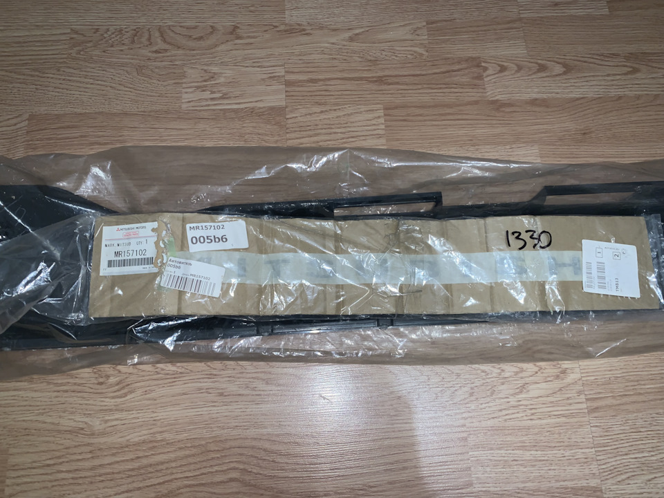 Оригинал накладка 5-й двери. 5817A092 MR157102 — Mitsubishi Pajero ...