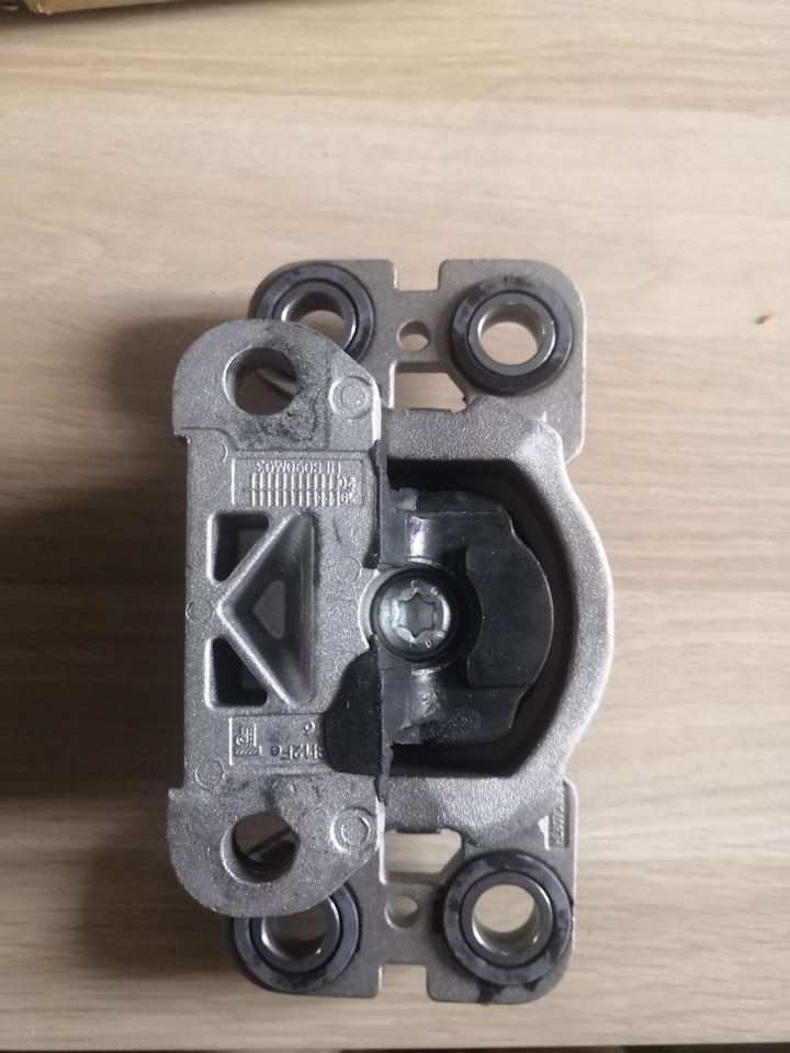 LR062669 Опора АКПП Jaguar Land Rover | Запчасти на DRIVE2