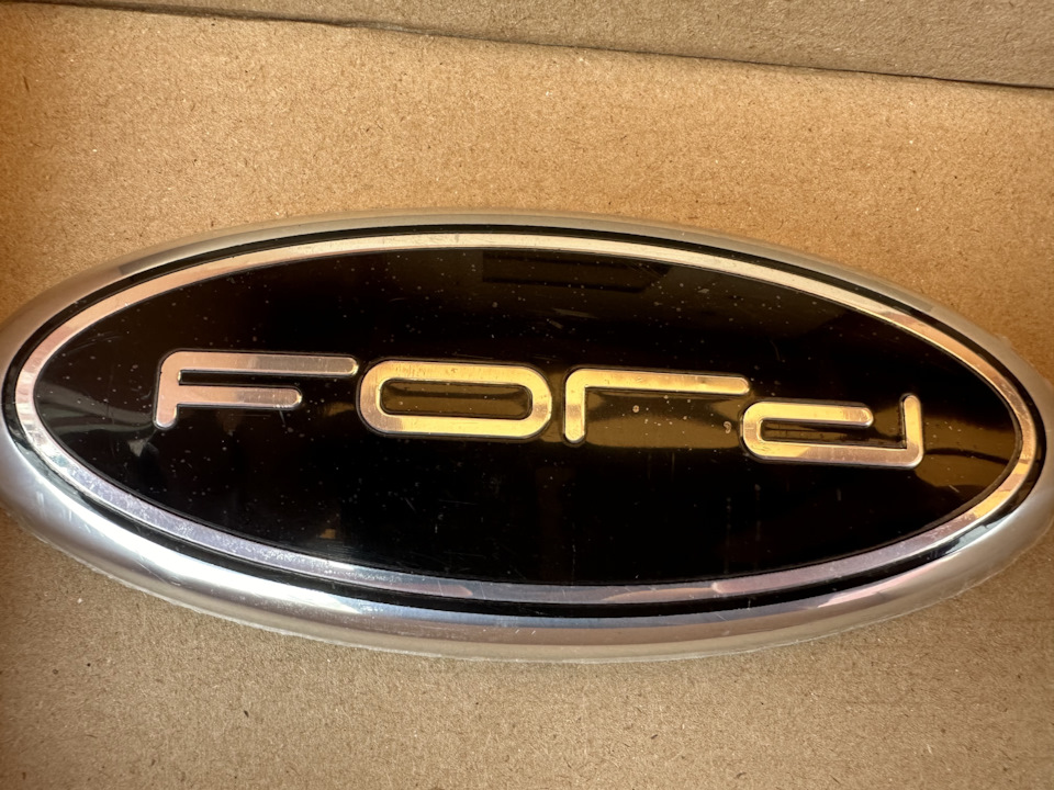 Замена задней эмблемы — Ford Focus Hatchback III, 1,6 л, 2012 года ...