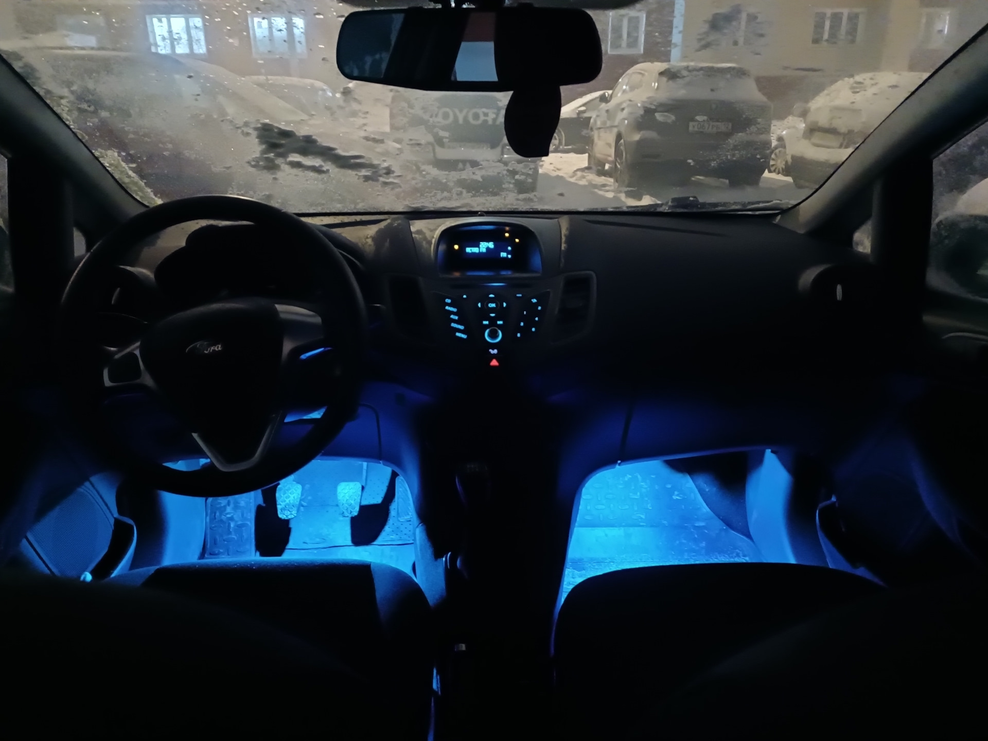 Синие лампочки в подсветку ног — Ford Fiesta (Mk VI), 1,6 л, 2016 года ...