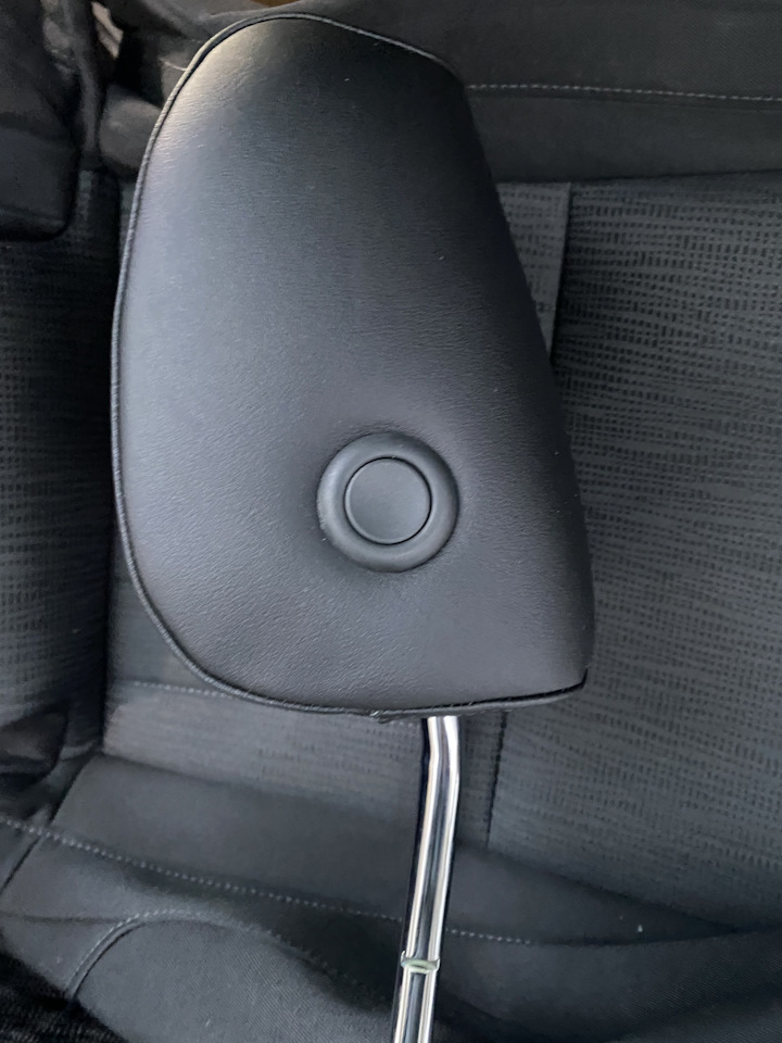 Подголовники передние кожа на Октавию А7 на Skoda Octavia Scout A7 Mk3 ...