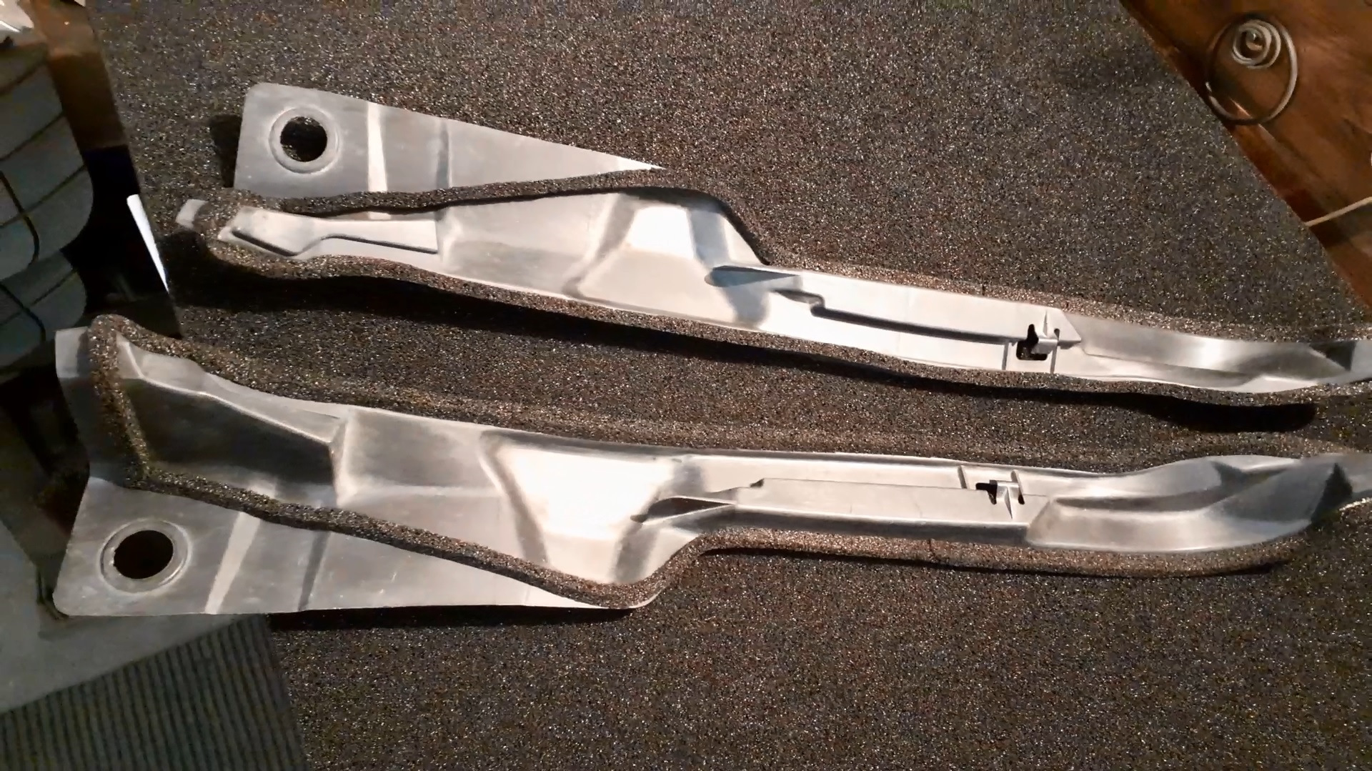 28. Защитные накладки панелей передних крыльев. — Toyota Corolla Spacio ...