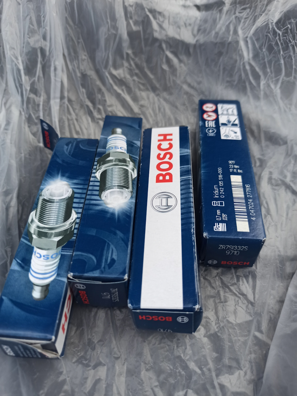 0242135518 СВЕЧА ЗАЖИГАНИЯ ZR7SI332S (0.7), 1ШТ BOSCH | Запчасти на DRIVE2