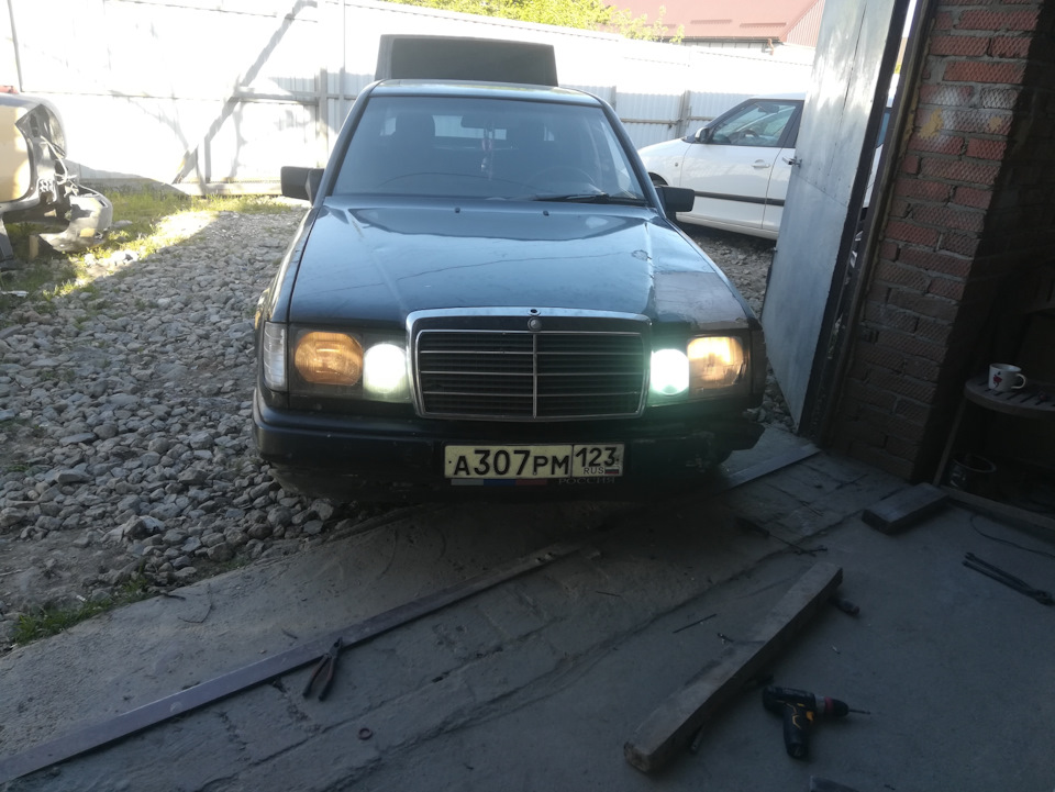 Ксенон в противотуманки — Mercedes-Benz E-Class (W124), 2,6 л, 1986 ...