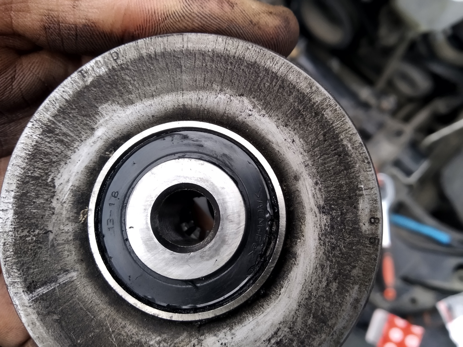 Замена подшипников ролика натяжителя — Cadillac CTS (1G), 3,6 л, 2006 ...