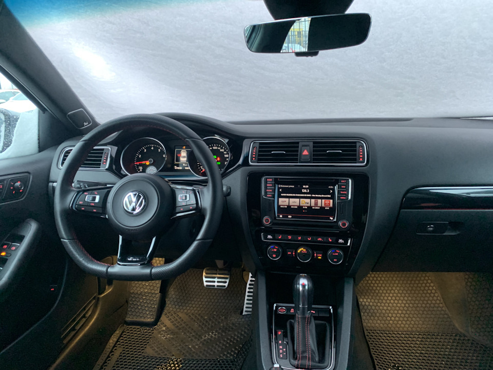 Глянцевый декор + руль GLi — Volkswagen Jetta VI, 1,4 л, 2013 года ...