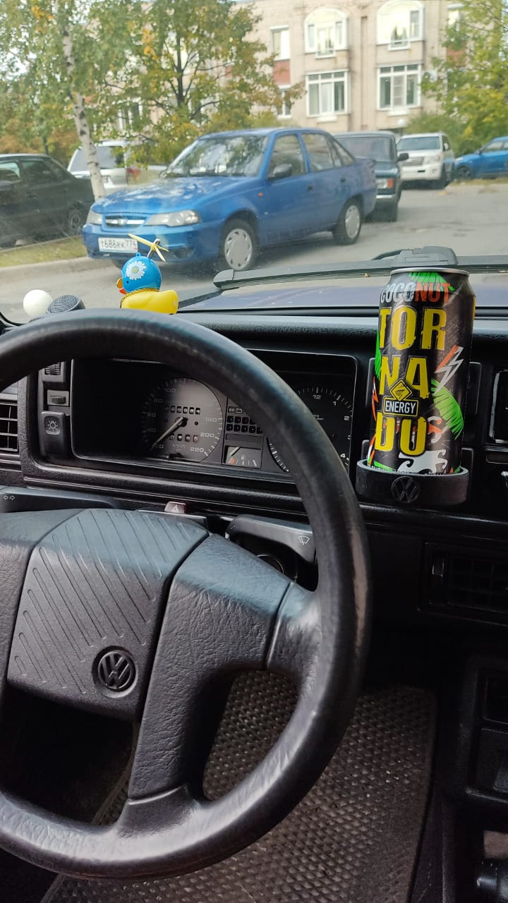 Подстаканники в Golf mk 2 — Volkswagen Golf Mk2, 1,8 л, 1989 года | аксессуары | DRIVE2