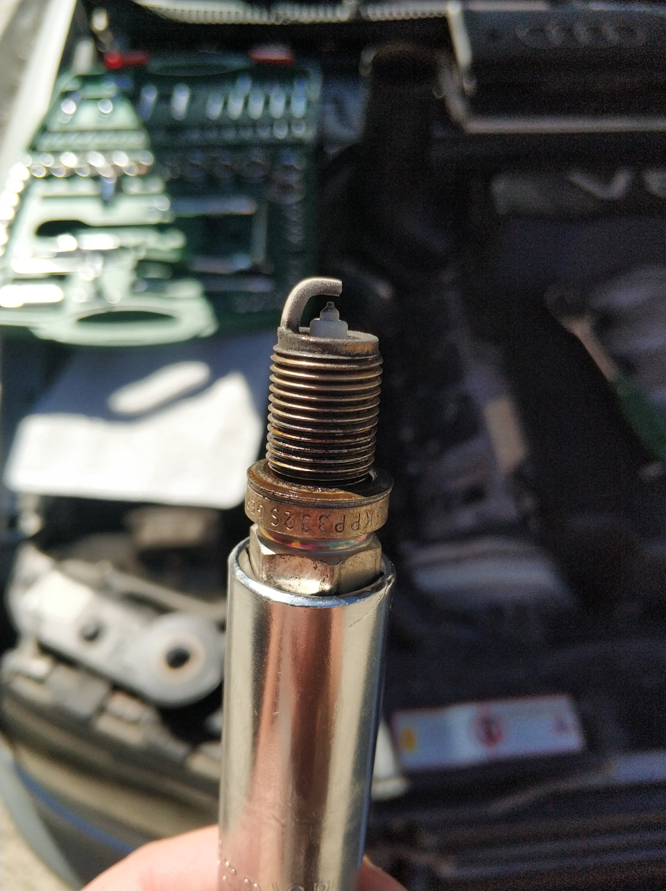 Новый АКБ, замена свечей на DENSO T20TT — Audi A8 (D2), 4,2 л, 1997 ...