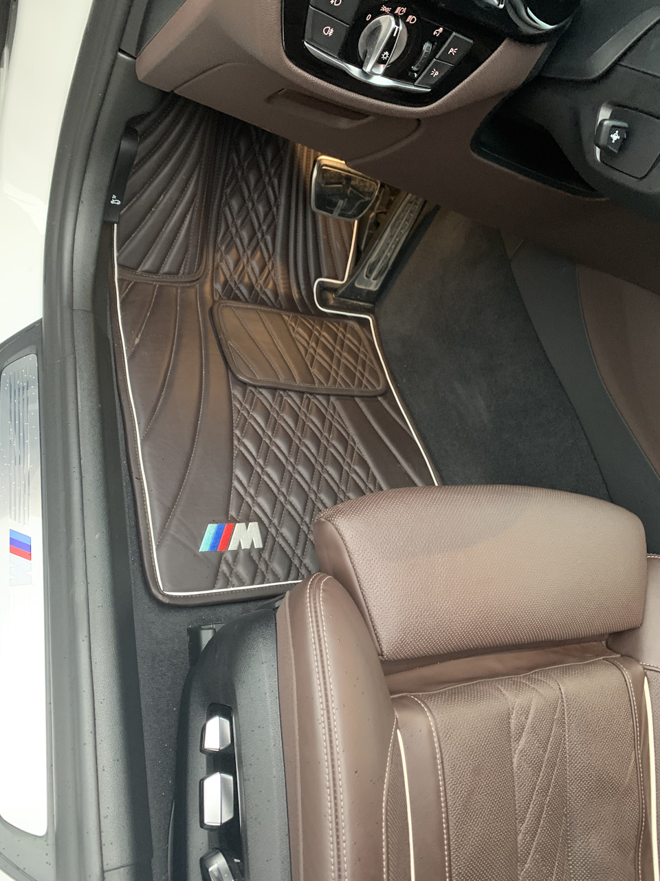 Коврики в салон — BMW 5 series (G30), 3 л, 2019 года | аксессуары | DRIVE2
