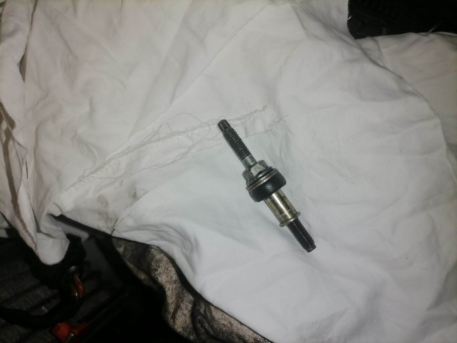 Замена прокладок, залом шпилек клапанной крышки — BMW 3 series Touring ...