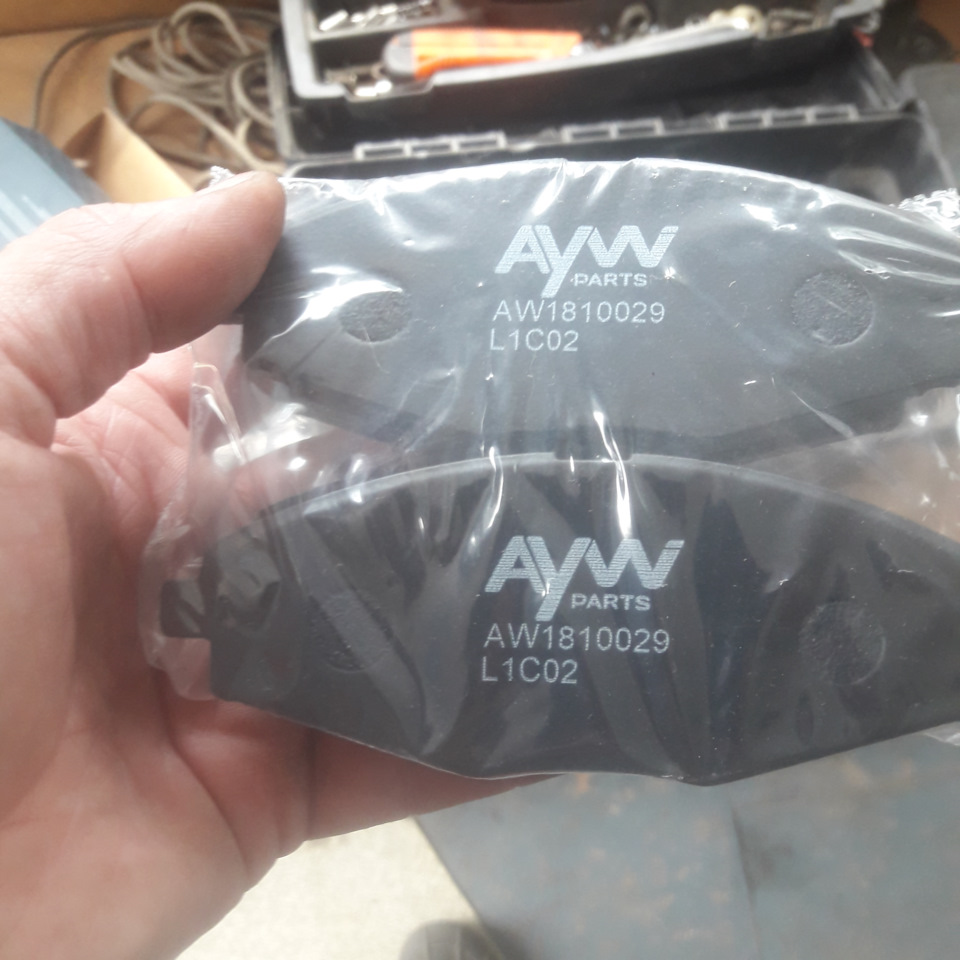 Замена передних колодок — Daewoo Matiz (M100/M150), 0,8 л, 2007 года ...