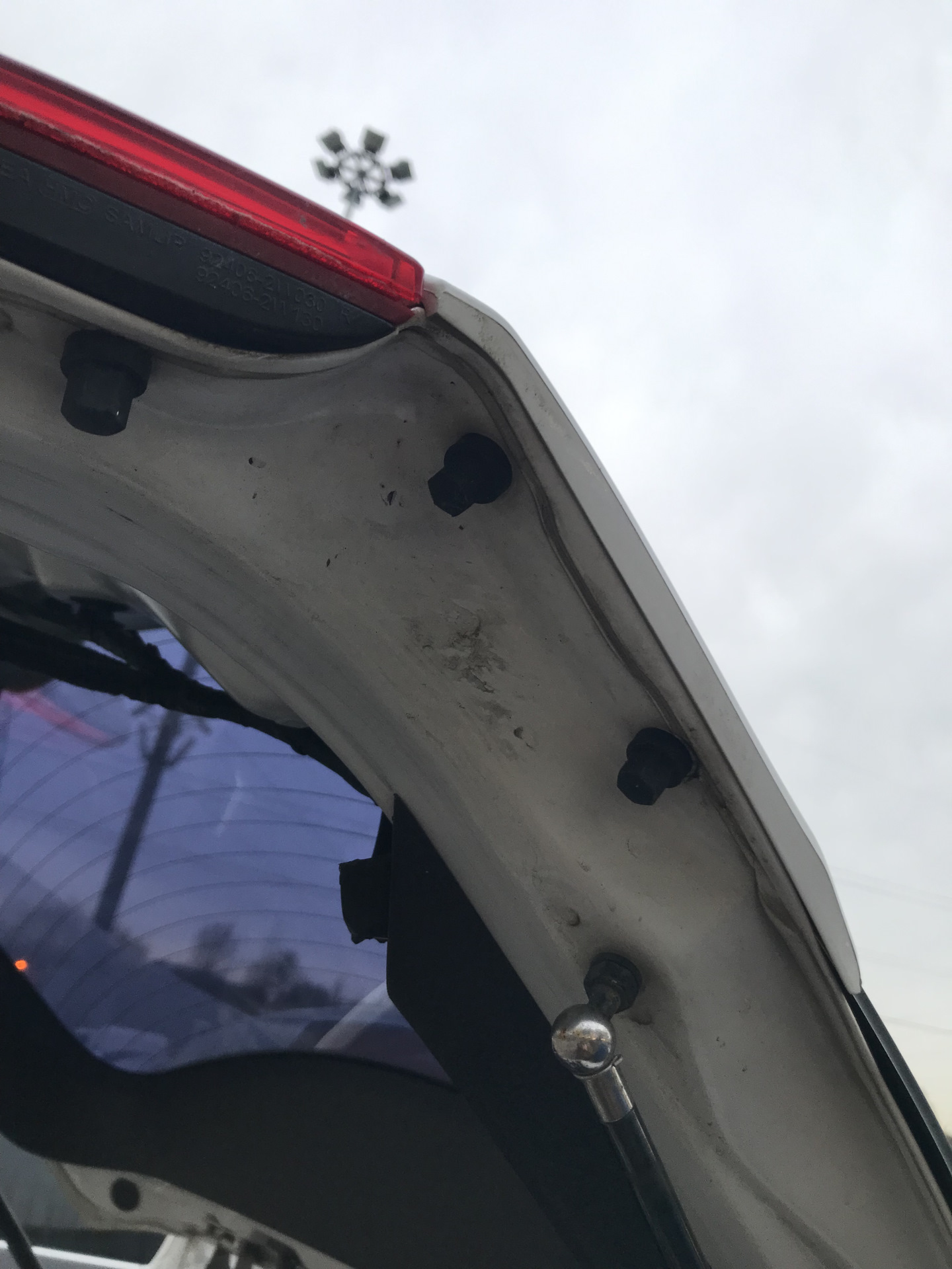 #12. Ремонт кнопки багажника — Hyundai Santa Fe (3G), 2,2 л, 2013 года ...